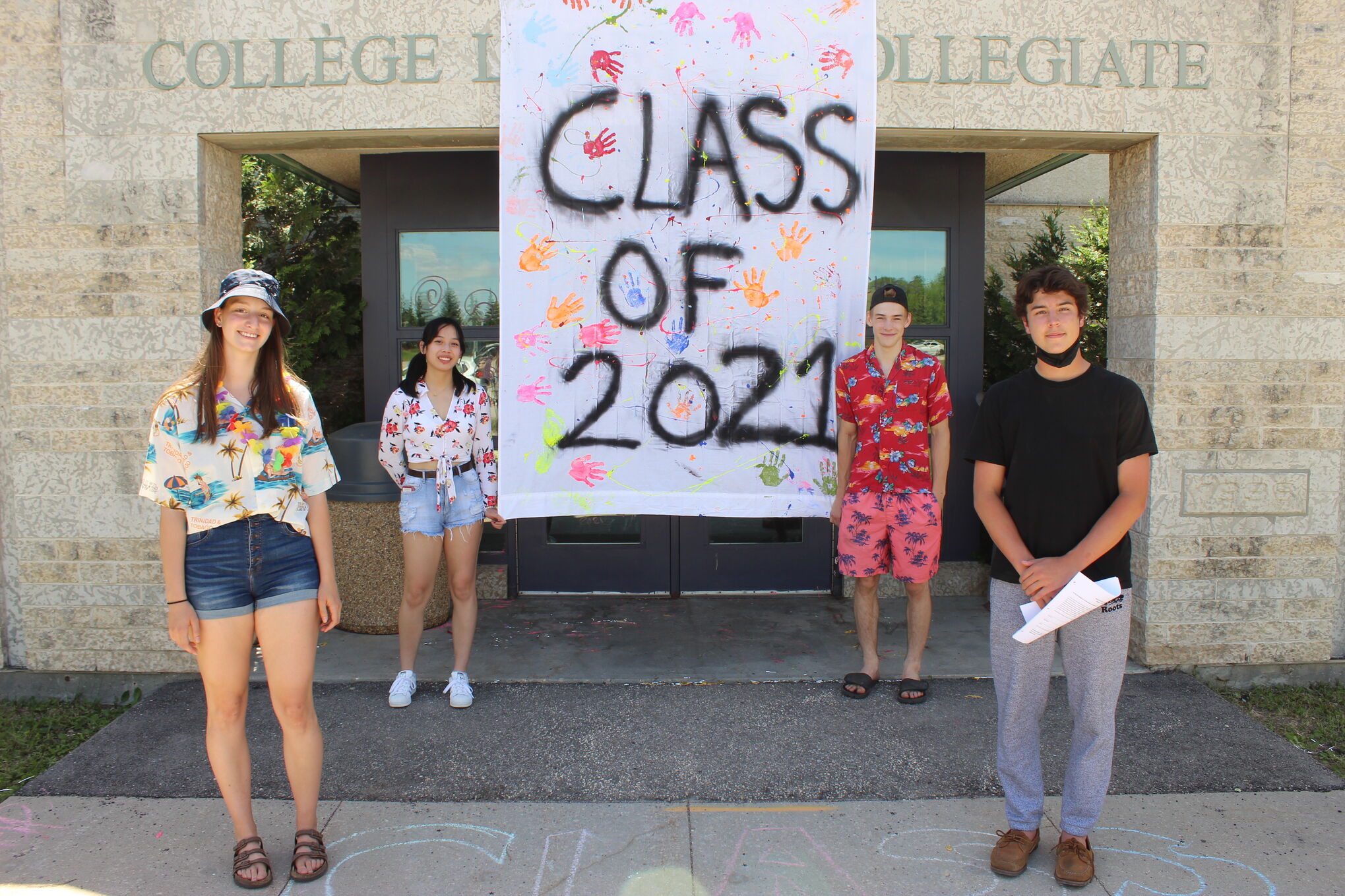 Lorette valedictorians reflect on pandemic grad – The Carillon