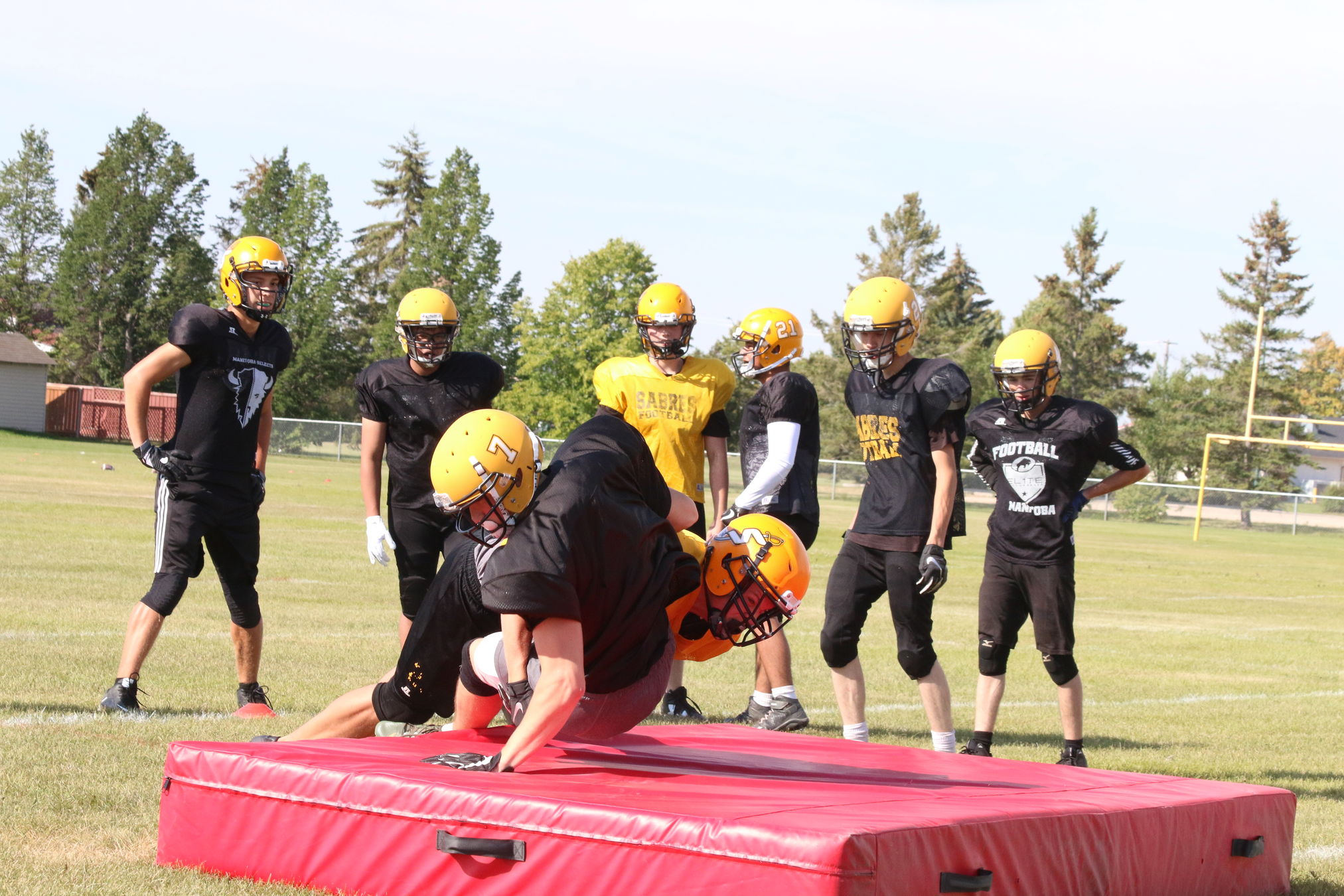 SRSS Sabres tackle training camp – The Carillon