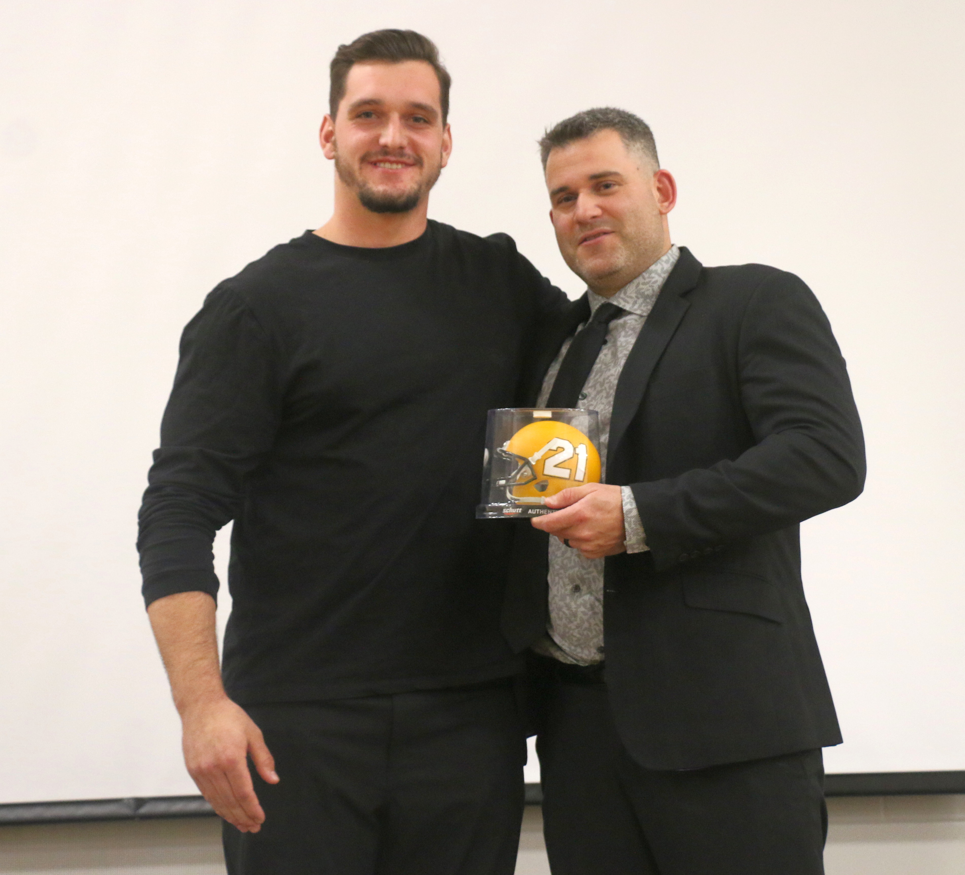 Sabres football inducts 2017 graduates into hall of fame – The Carillon