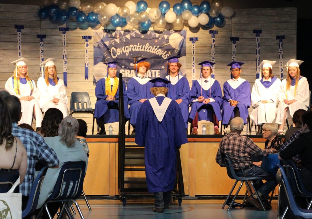 Ross L. Gray students celebrate graduation – The Carillon